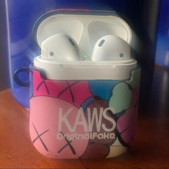 Uniqlo x KAWS | Accessories | Airpod Kaws Hard Case Fits Apple St 2nd ...